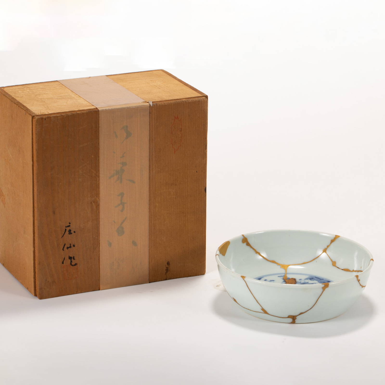 A Chinese Kintsugi Blue & White Dish In Wooden Box Auction