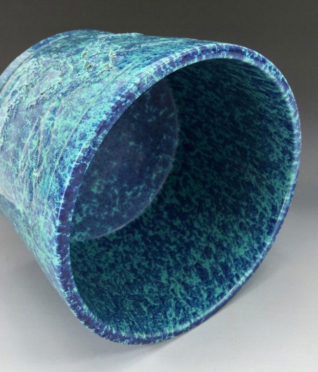 A FINE CARVED LUJUN GLAZED BRUSH POT : Lot 66