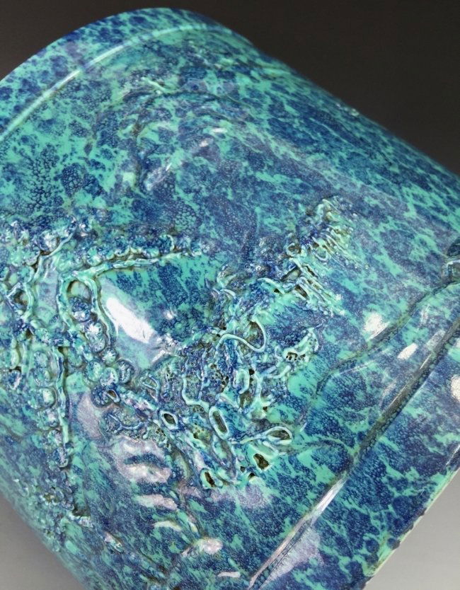 A FINE CARVED LUJUN GLAZED BRUSH POT : Lot 66