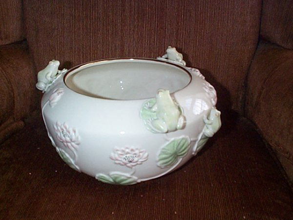 2015: Lenox collections Lenox floral frog bowl with ori