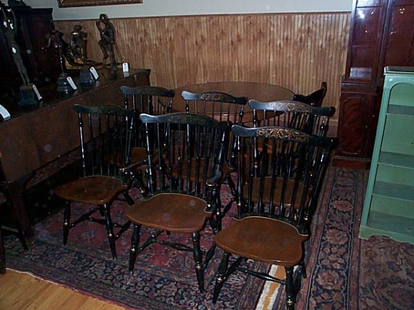 2195: Hitchcock kitchen set contains a pedestal table,