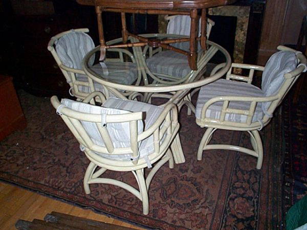 Rattan Glass Top Kitchen Table With 4 Swivel Chair