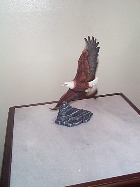 37: Signed Maruri USA American Eagle gallery porcelain