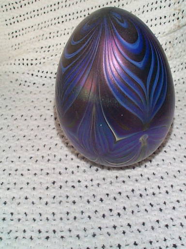Signed Vandermark Art Glass Egg Paperweight. Meas