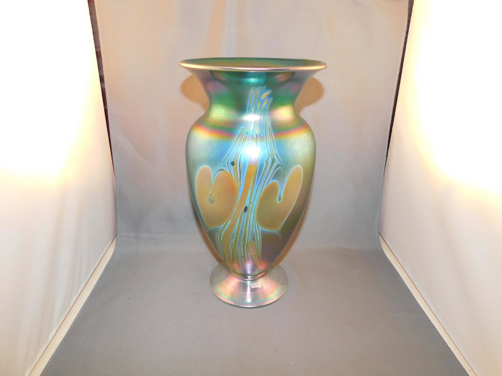 Eric Brakken Art Glass Vase - Jun 04, 2020 | Bodnar's Auction Sales in NJ