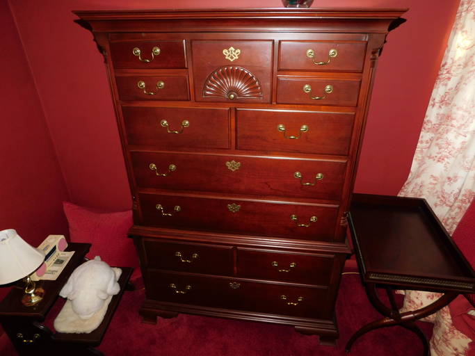 Thomasville Cherry Traditional Bedroom Set