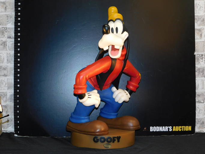Disney Big Fig Goofy Statue On Removable Base