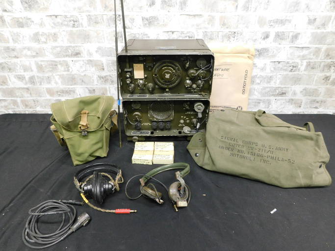 Military Shortwave Radio With Extras