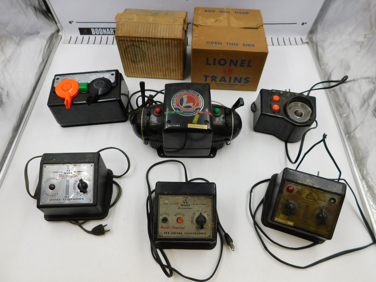 Lot of 6 Lionel Transformers - Sep 29, 2022 | Bodnar's Auction Sales in NJ