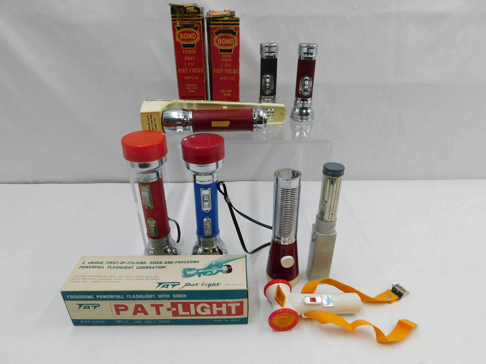 Lot of 8 Vintage Flashlights (#0074) on Apr 12, 2023 | Bodnar's Auction ...