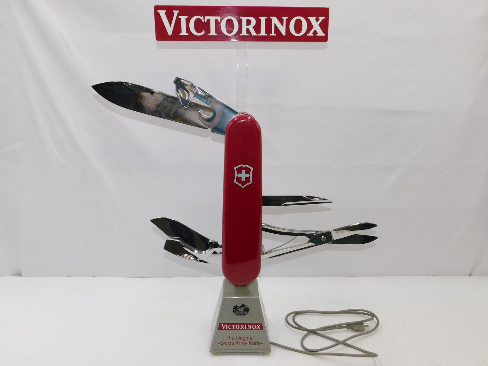 Victorinox Swiss Army Knife Animatronic Store Display