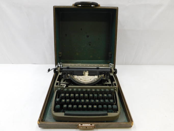 Vintage Typewriter In Traveling Case