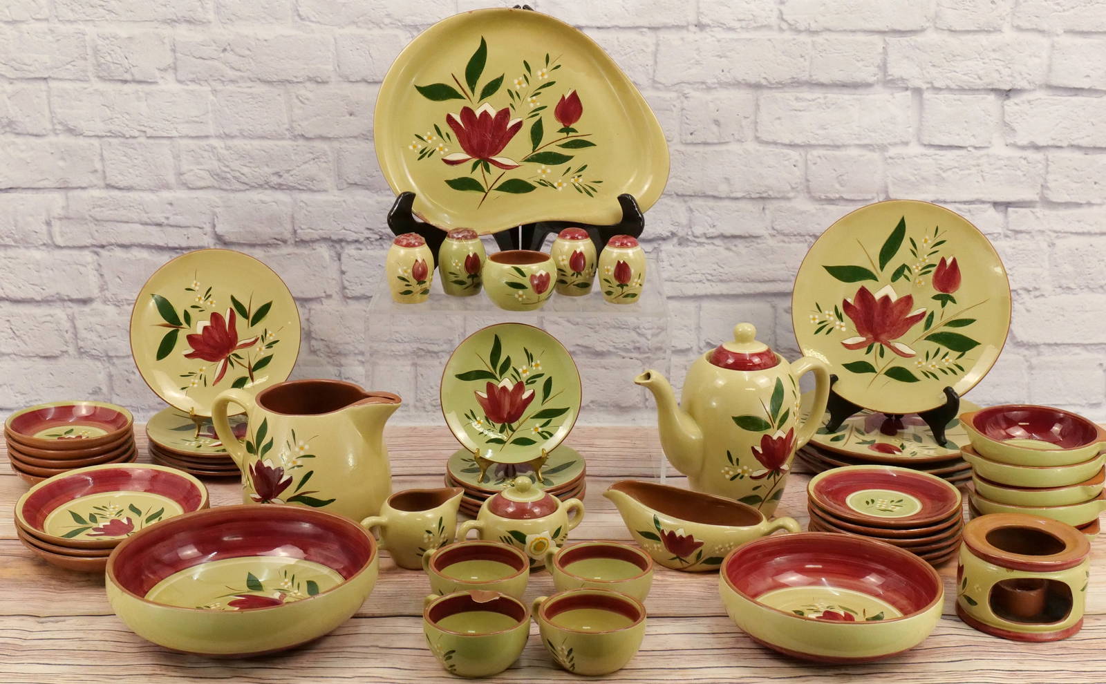 Lot Of Stangl Dinnerware Auction