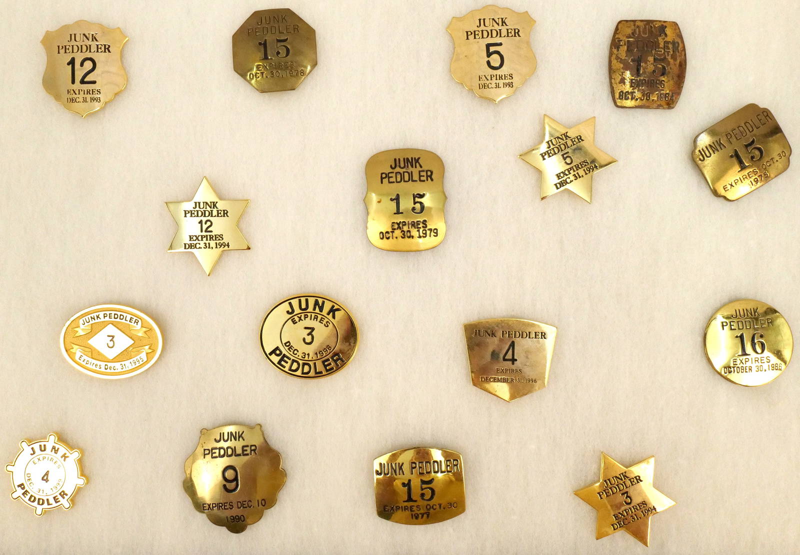 Lot Of Junk Peddler Pins Auction