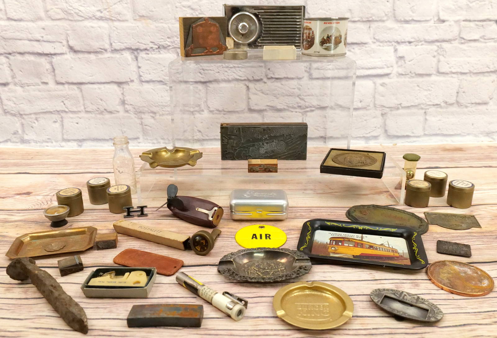 Group Lot Of Vintage Items Auction