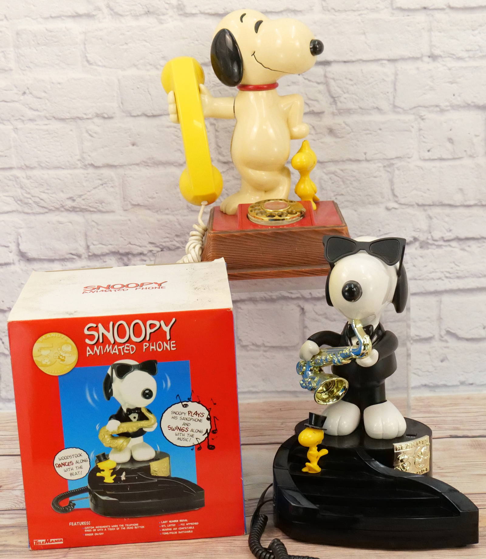 Lot Of 2 Snoopy Novelty Telephones Auction