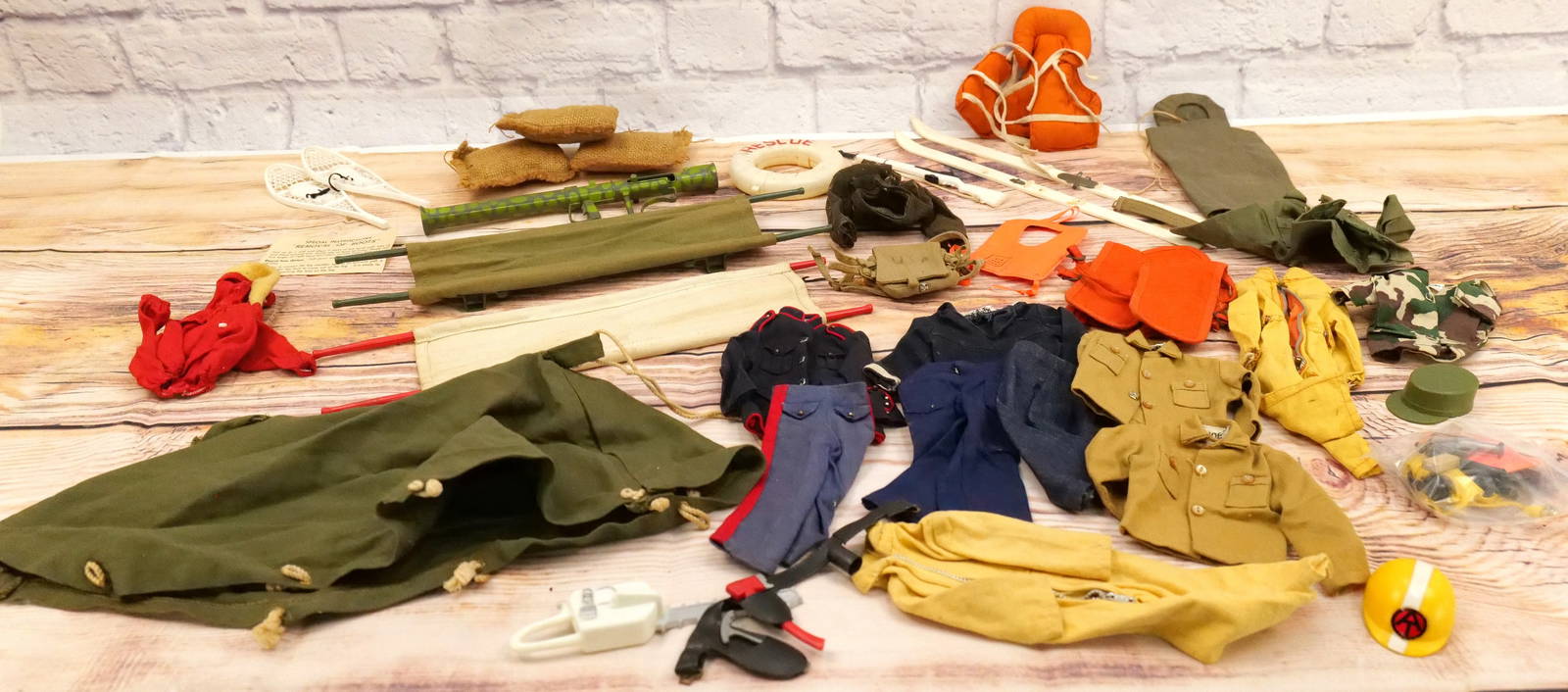 Lot Of Vintage Gi Joe Clothing And Accessories Auction