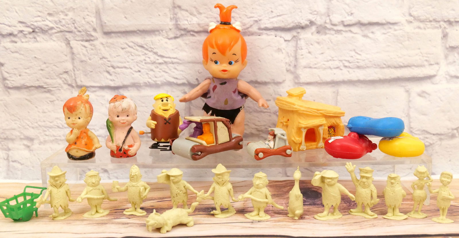 Lot Of Vintage Flintstones Toys Auction