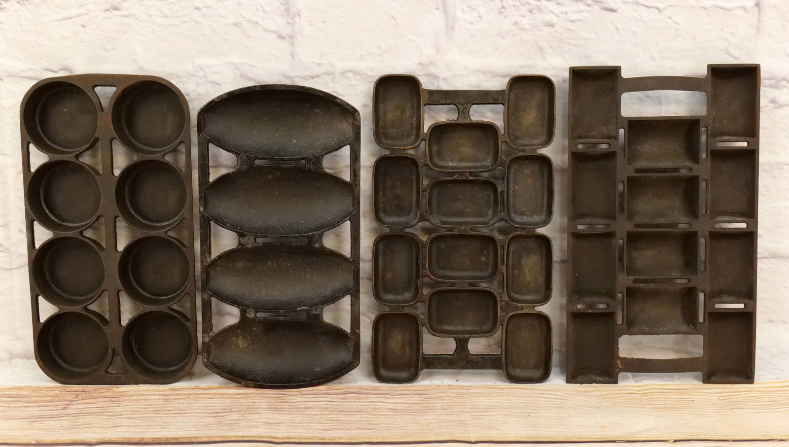 Lot Of 4 Antique Cast Iron Baking Pans Auction