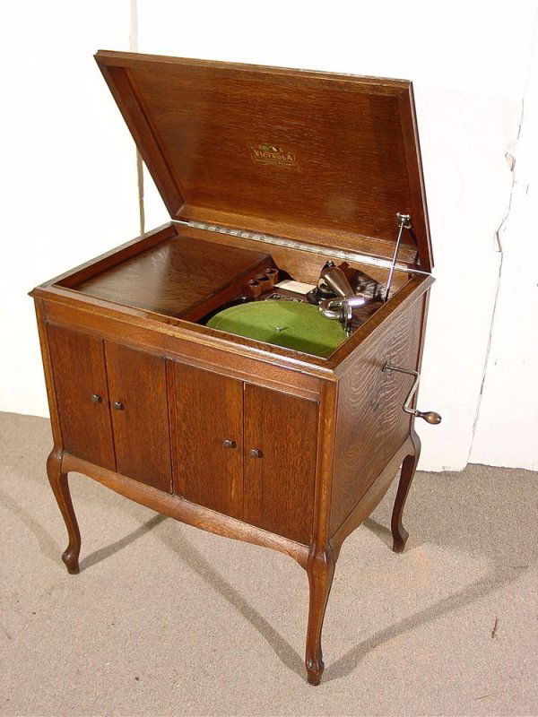 290B: VICTOR VICTROLA VV-210 PHONOGRAPH IN AN OAK CASE, - Mar 25, 2006 ...