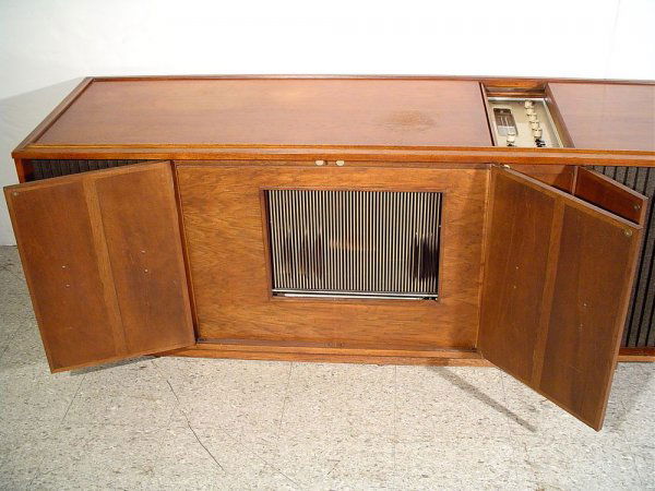 304: SCARCE 1967 SEEBURG HOME STEREO CONSOLE HSC1 : Lot 304