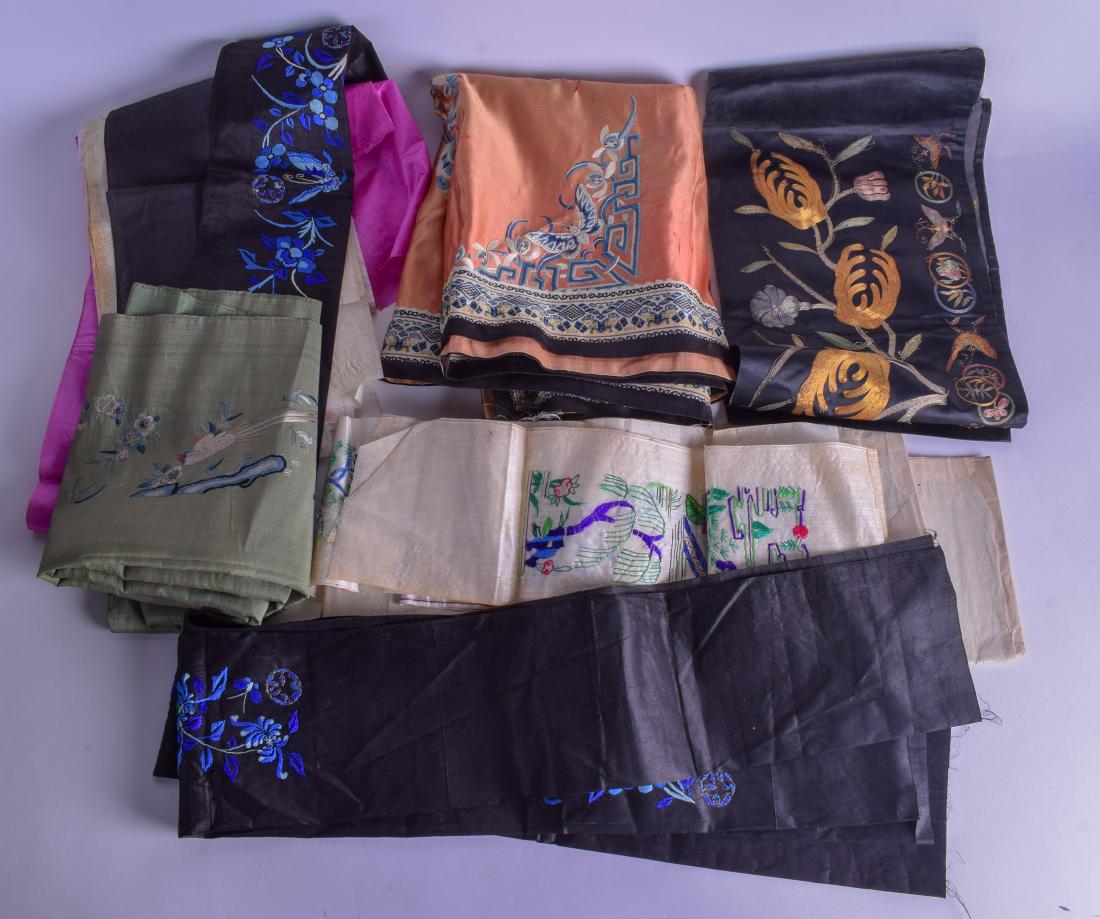 A GROUP OF 19TH/20TH CENTURY CHINESE SILK TEXTILES