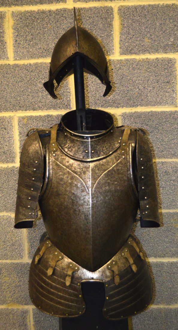 A Late 16th Century European Â¾ Suit Of Armour C1570