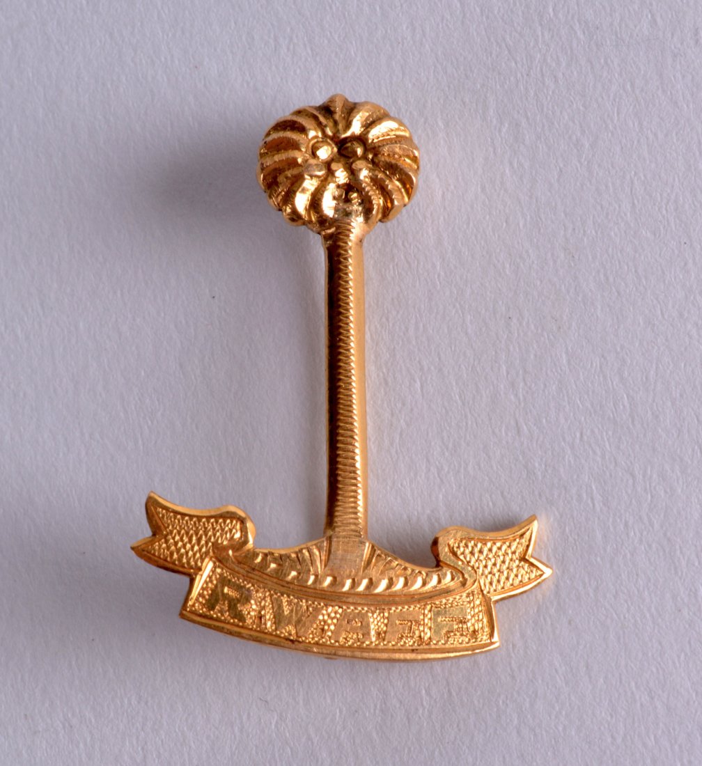 A 22ct Yellow Gold Military Brooch. 5.2 Grams.