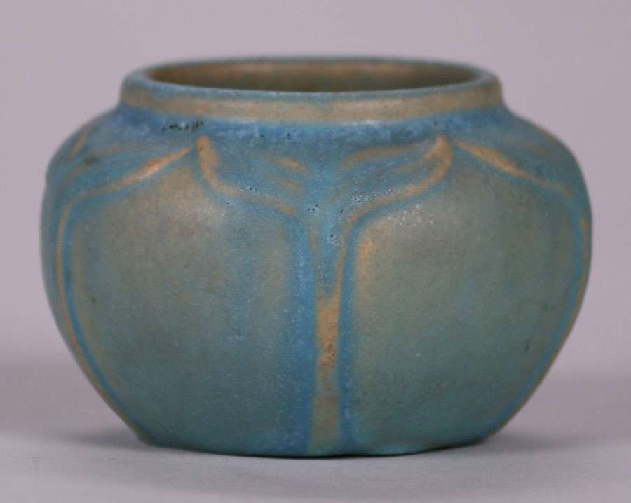 Small Van Briggle Matte Blue Vase 1908-11 - Jul 13, 2014 | California ...