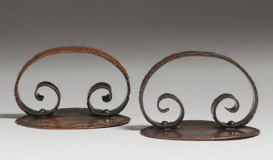 Roycroft Hammered Copper Loop Handle Bookends c1920s - Dec 03, 2022 ...