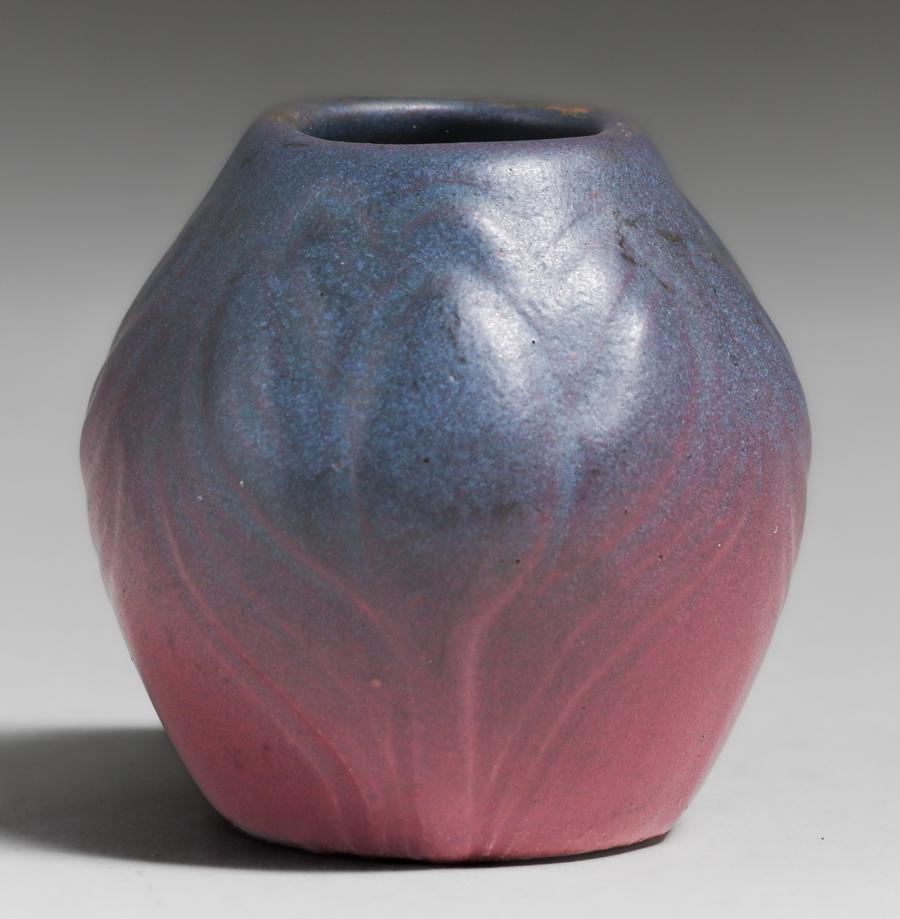 Small Van Briggle Cabinet Vase c1915-1920 - Dec 03, 2022 | California ...