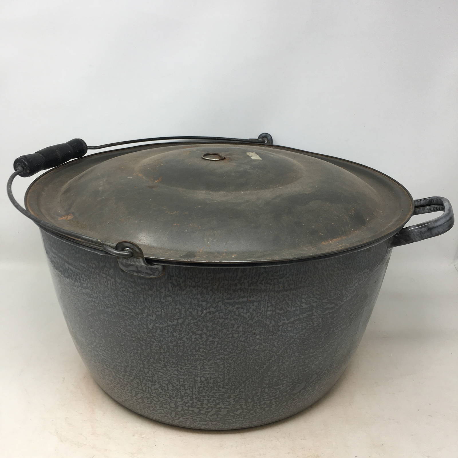 Large Gray Granite Kettle With Lid, Bail Handle Auction