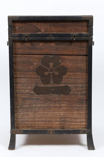 Japanese Edo Period Samurai Armor Box, Hitso (#0110) on Dec 17, 2022 ...