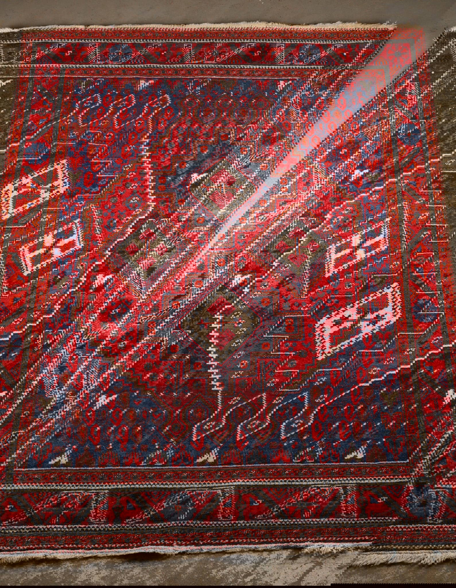 Vintage Middle Eastern Area Rug Carpet Auction