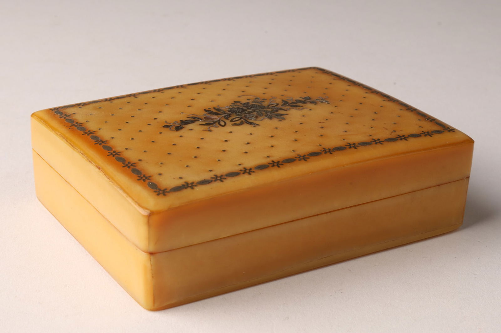 Antique French Snuff Box With Elaborate Pique Work Auction