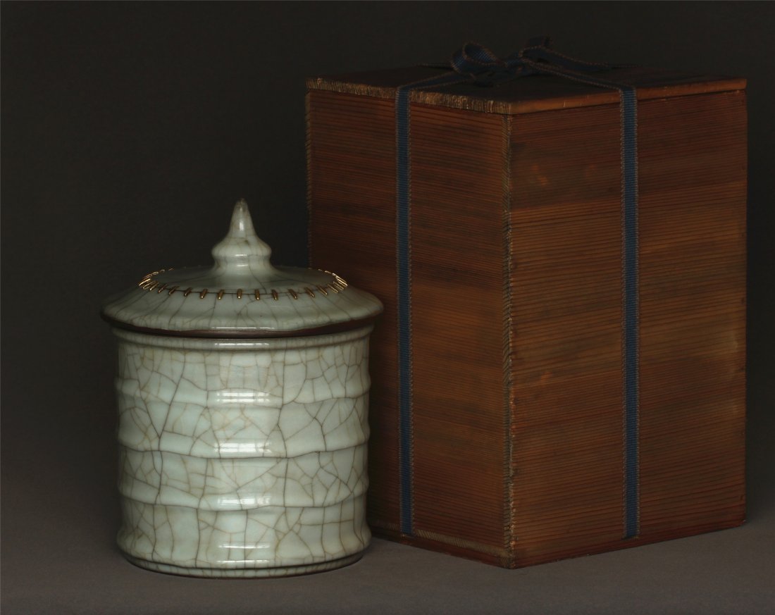 A Guan Kiln Jar Southern Song Dynasty.