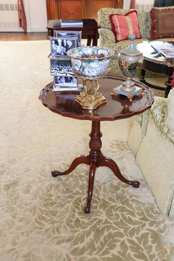 Large Pale Green Carpet With Flowing Leaf Design