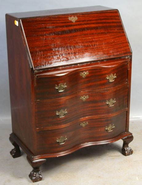 7004: Governor Winthrop Mahogany Slant-lid Desk