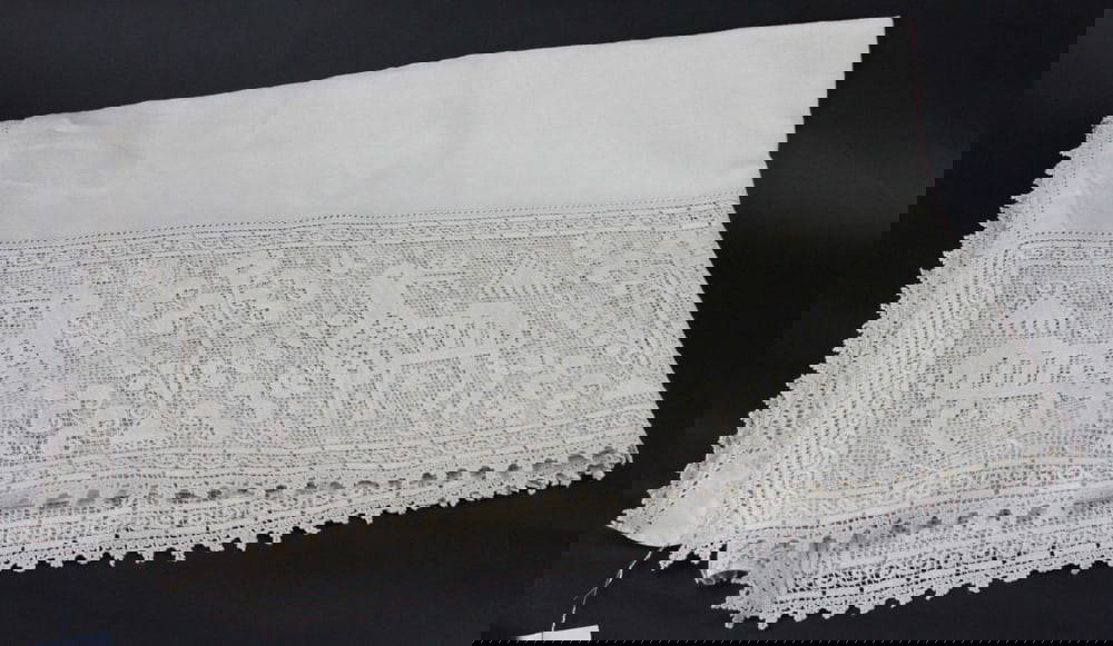 Vintage Lace Tablecloth, 1900-1920s Auction