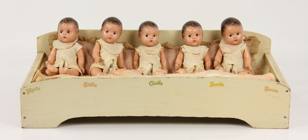 1934 Dionne Quints Dolls and Crib