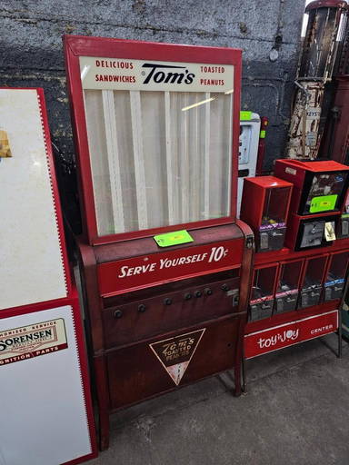 Tom's Vending Machine
