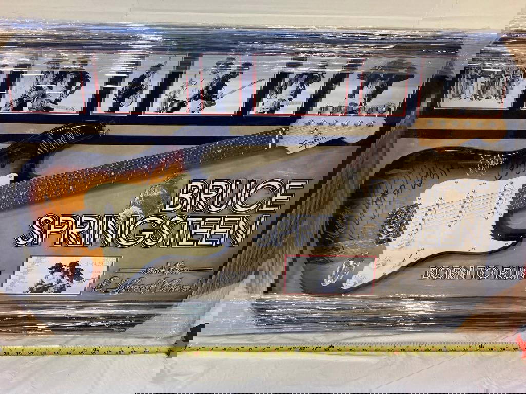 Bruce Springsteen & Esb "born To Run" Signed Electric Guitar Photo ...