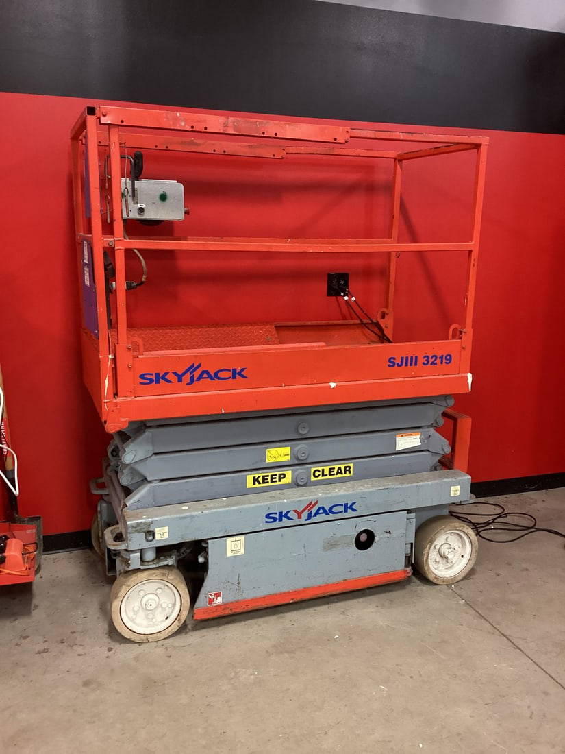 Electric Skyjack Lift Sj1113219 With Manuals; Self-propelled Elevating ...