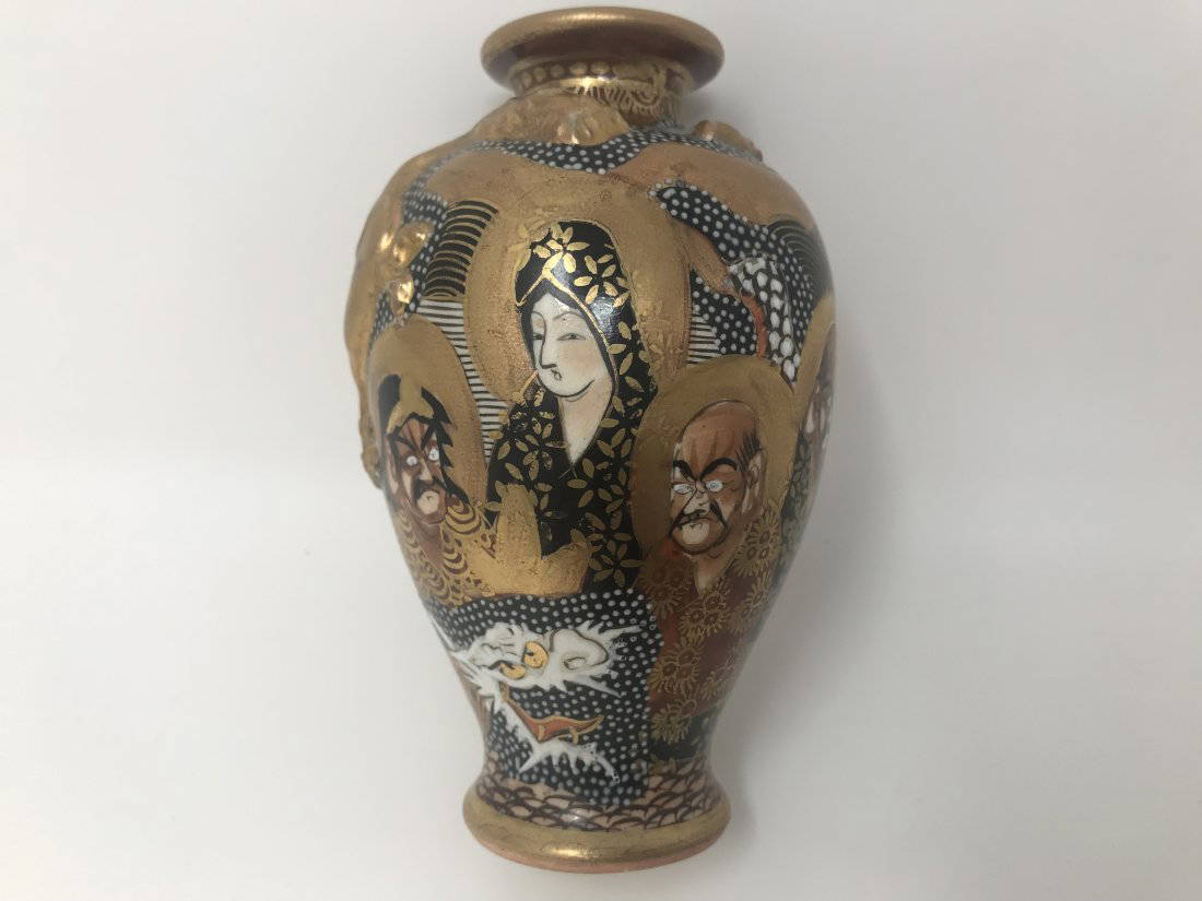 Antique Satsuma Vase Shimazu Family Crest Auction