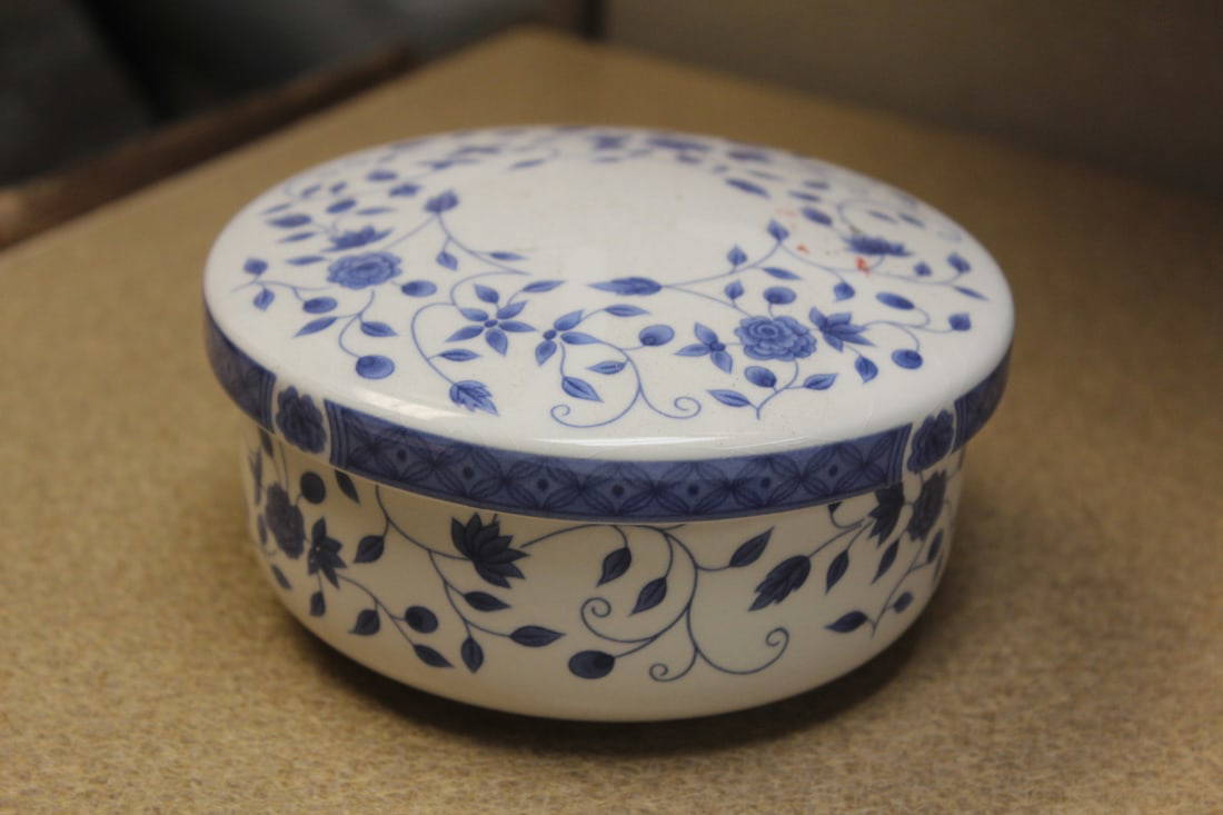 Blue And White Korean Ceramic Box Auction