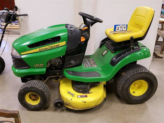 John Deere, 100 Series, La120 Lawn Tractor, 42" Deck