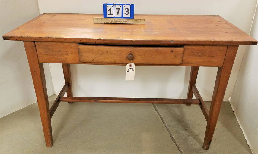 Prim Pine Breadboard Top 1 Drawer Tavern Table