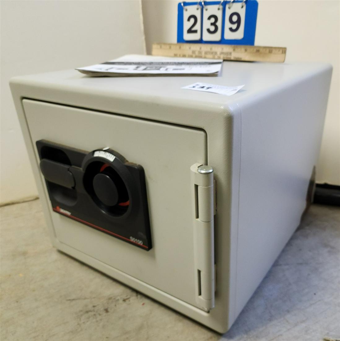 SENTRY FIRE PROOF SAEE 14"H X 16-1/2"W X 17"D (#0239) on Mar 18, 2023 ...