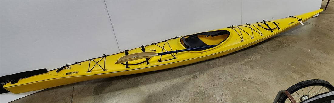 17' Necky Looksha Iv Kayak And Paddle