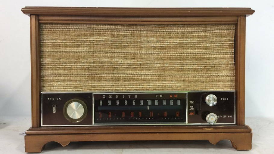 Vintage Zenith Long Distance Tube Radio K731